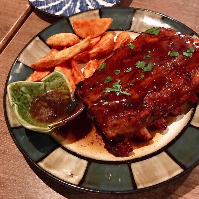 ROAST BLACK PEPPER PORK RIBS, CRISPY POTATO WEDGES